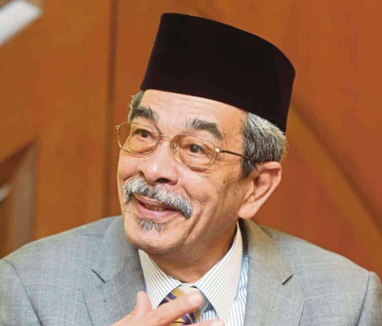 Kagum! Walaupun usia sudah 80 tahun Penyimpan Mohor Besar Raja-raja ...